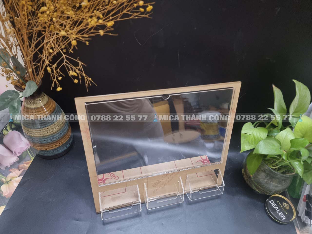 Kệ mica card visit nhiều ngăn